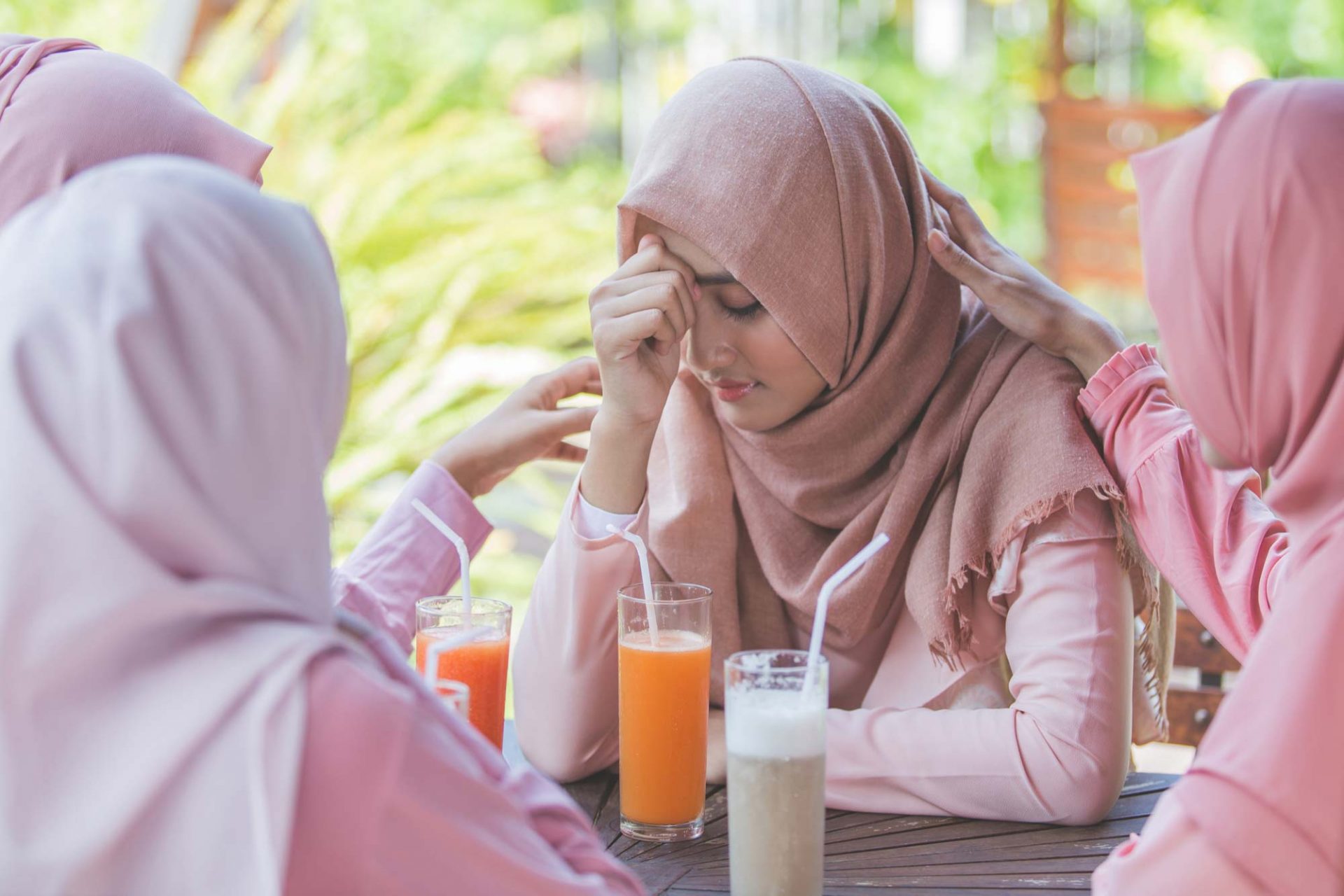 5 Ways Women’s Friendships are More Meaningful After Forty | About Islam