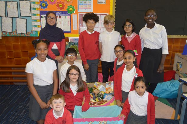 This is How Manchester Celebrates Ramadan with Good Deeds | About Islam