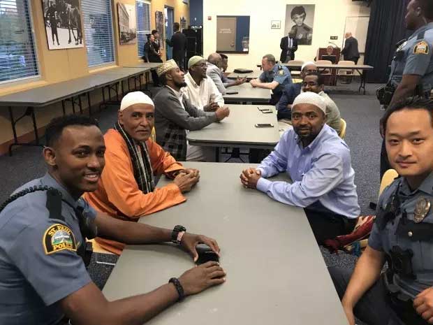 Minnesota Police Officers Host Ramadan Iftar for Muslims | About Islam