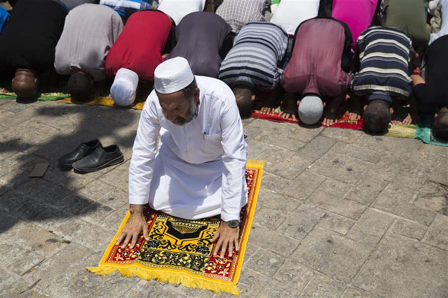 Offering Prescribed Prayers While Seated: Permissible?