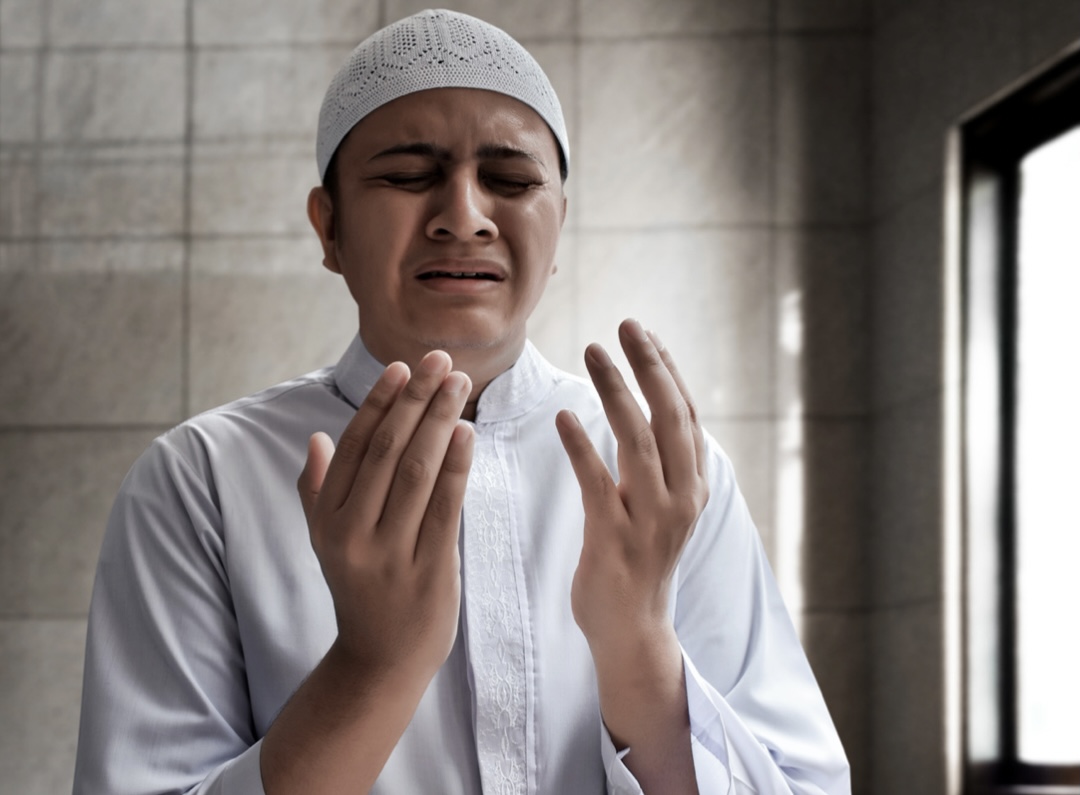 Cry When You Are Before Allah, Your Eyes Won't See Hell | About Islam