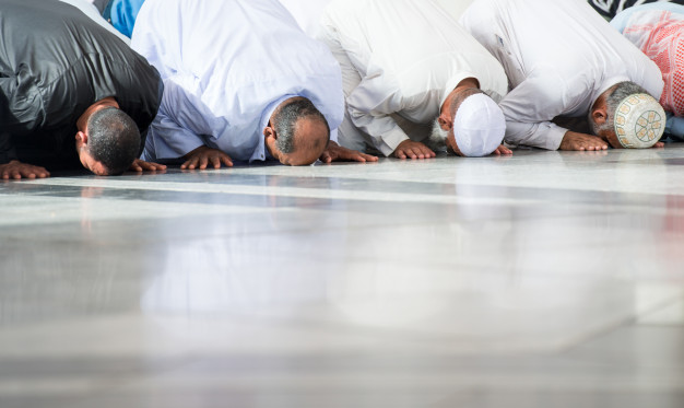 Praying Obligatory Prayer behind an Imam Who Prays Supererogatory Prayer: Permissible? | About Islam