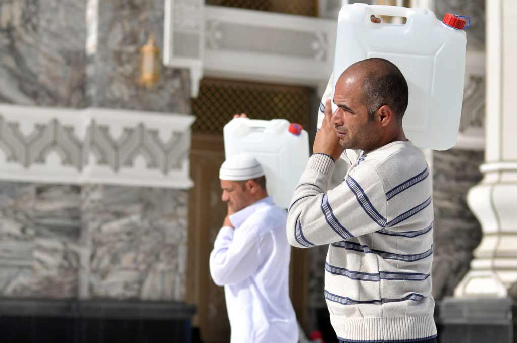Is There an Effect of Zamzam Water Outside of Al-Haram?