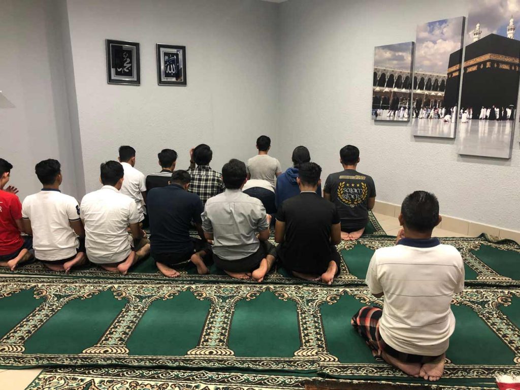 What to Do If You Miss Rakah in Your Prayer | About Islam