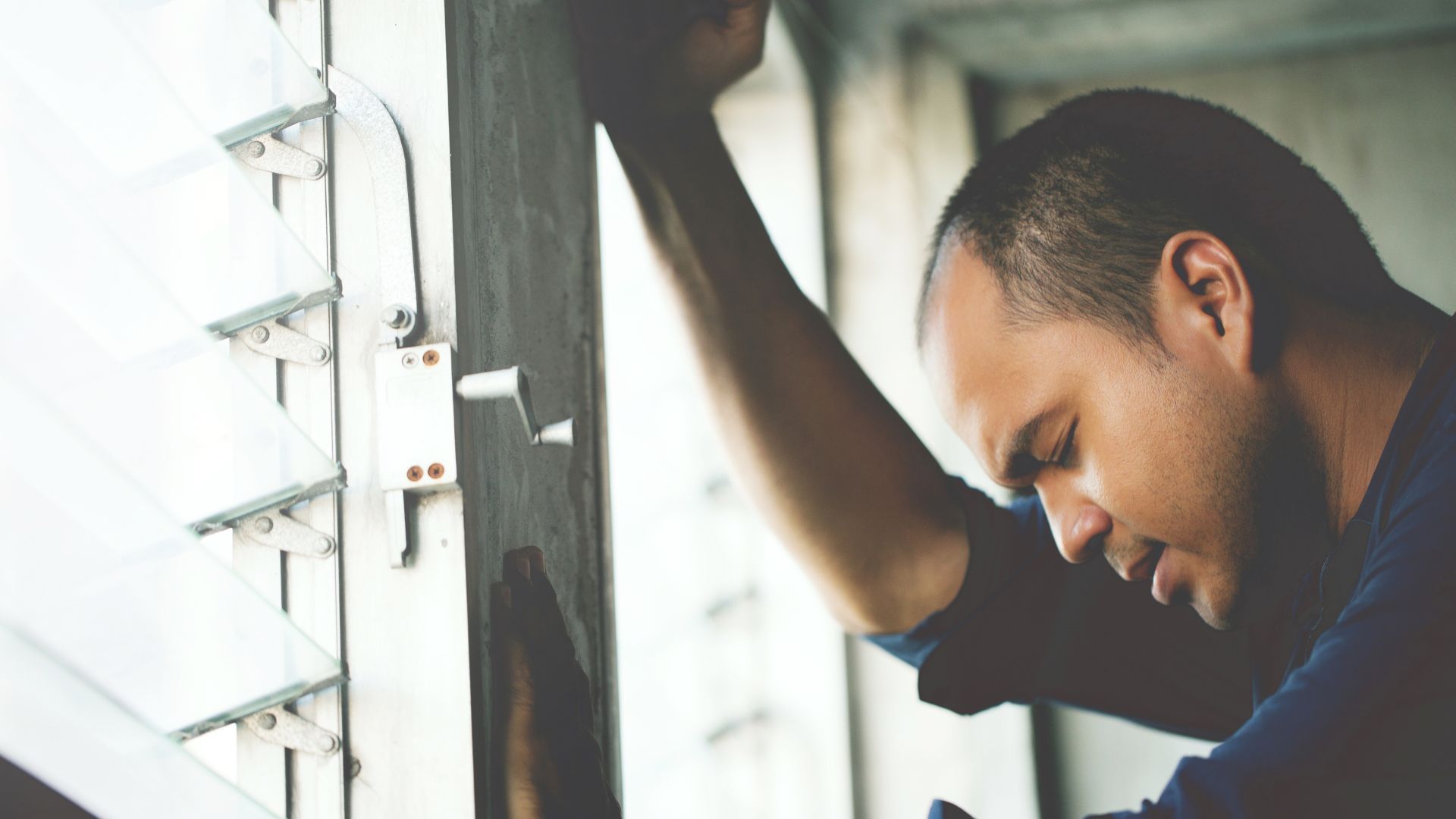 Drug-Addict Husband: Should I Stay or Leave Him? | About Islam