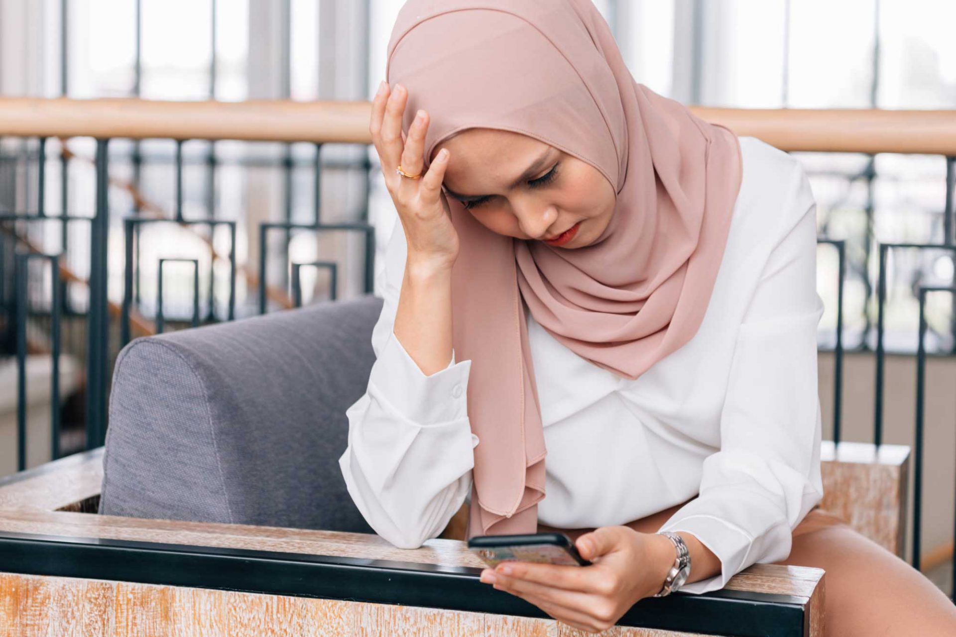 This Is How Social Media Impacts Our Self-Esteem | About Islam