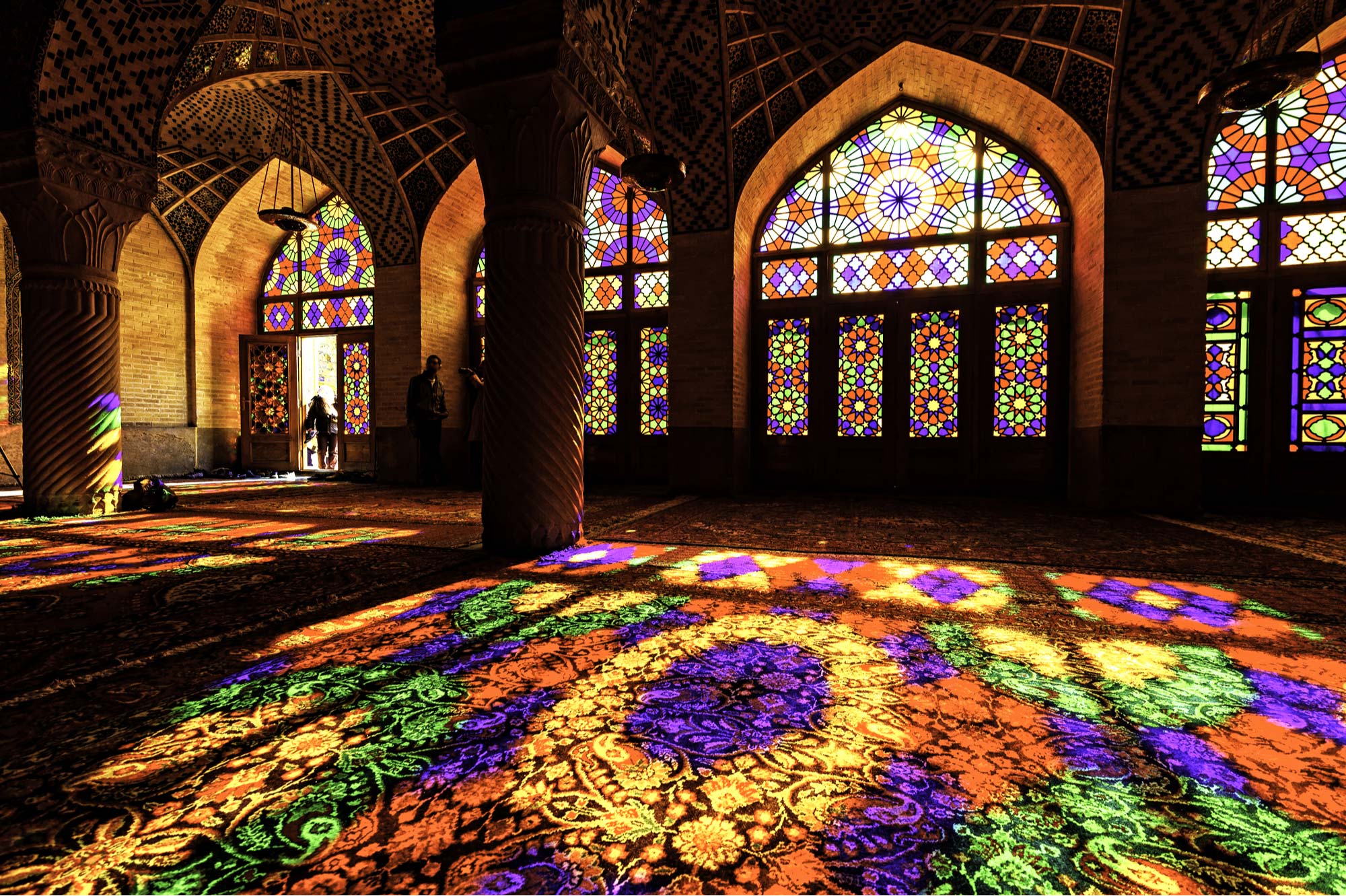 Here is One of World's Most Beautiful Mosques, with Its Whirling Colors ...
