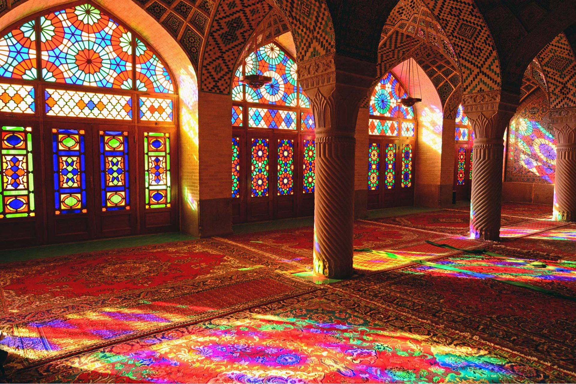 Here is One of World's Most Beautiful Mosques, with Its Whirling Colors ...