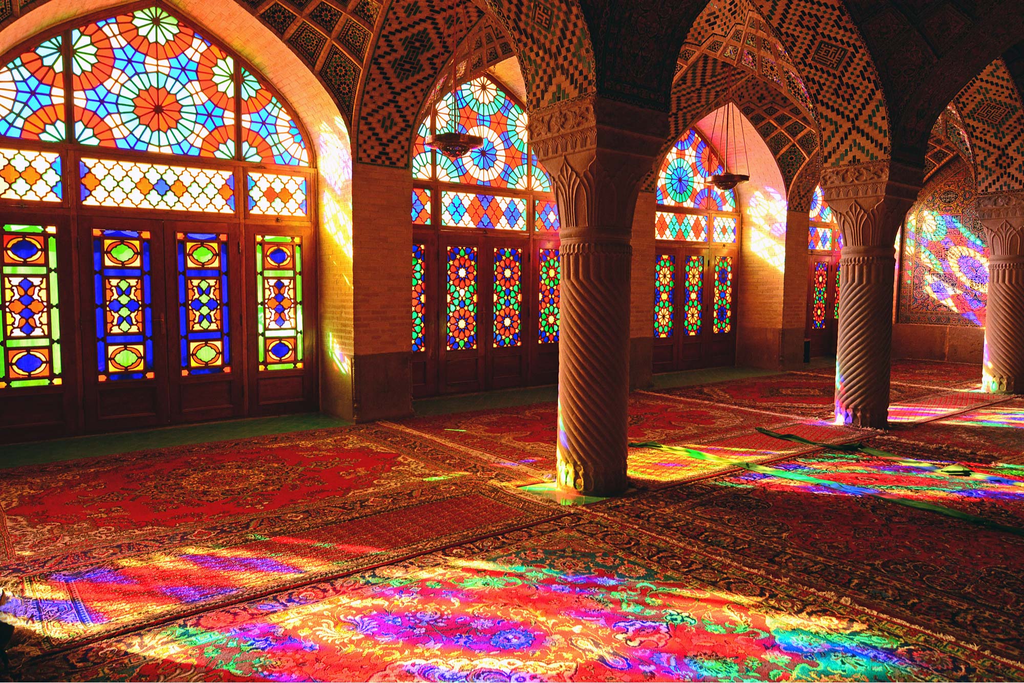 Here is One of World's Most Beautiful Mosques, with Its Whirling Colors ...