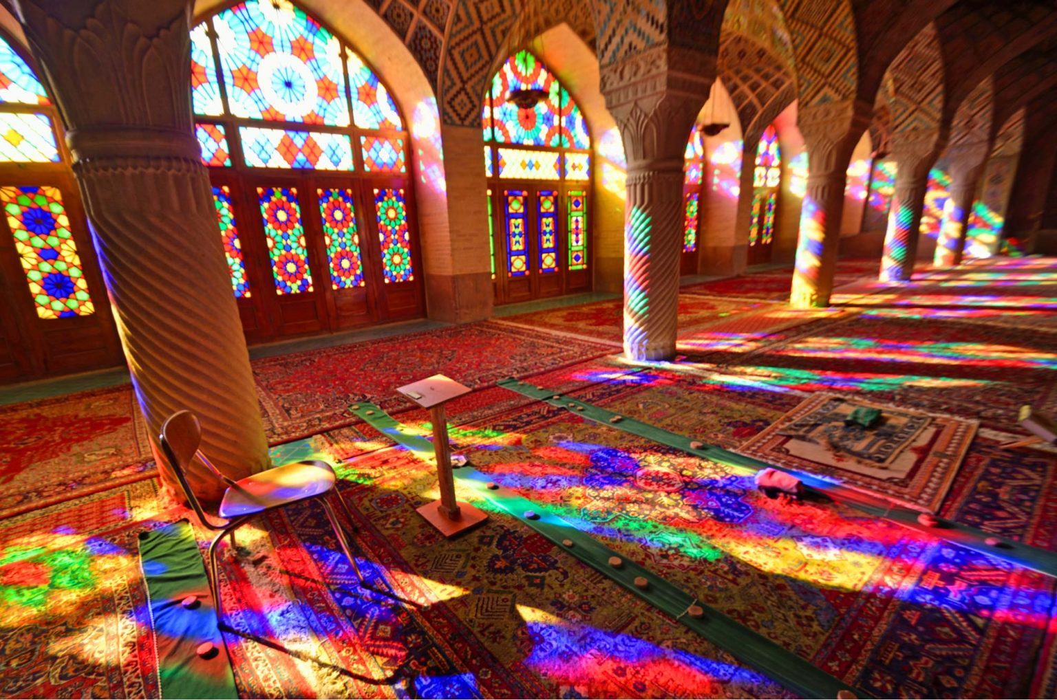 Here is One of World's Most Beautiful Mosques, with Its Whirling Colors ...