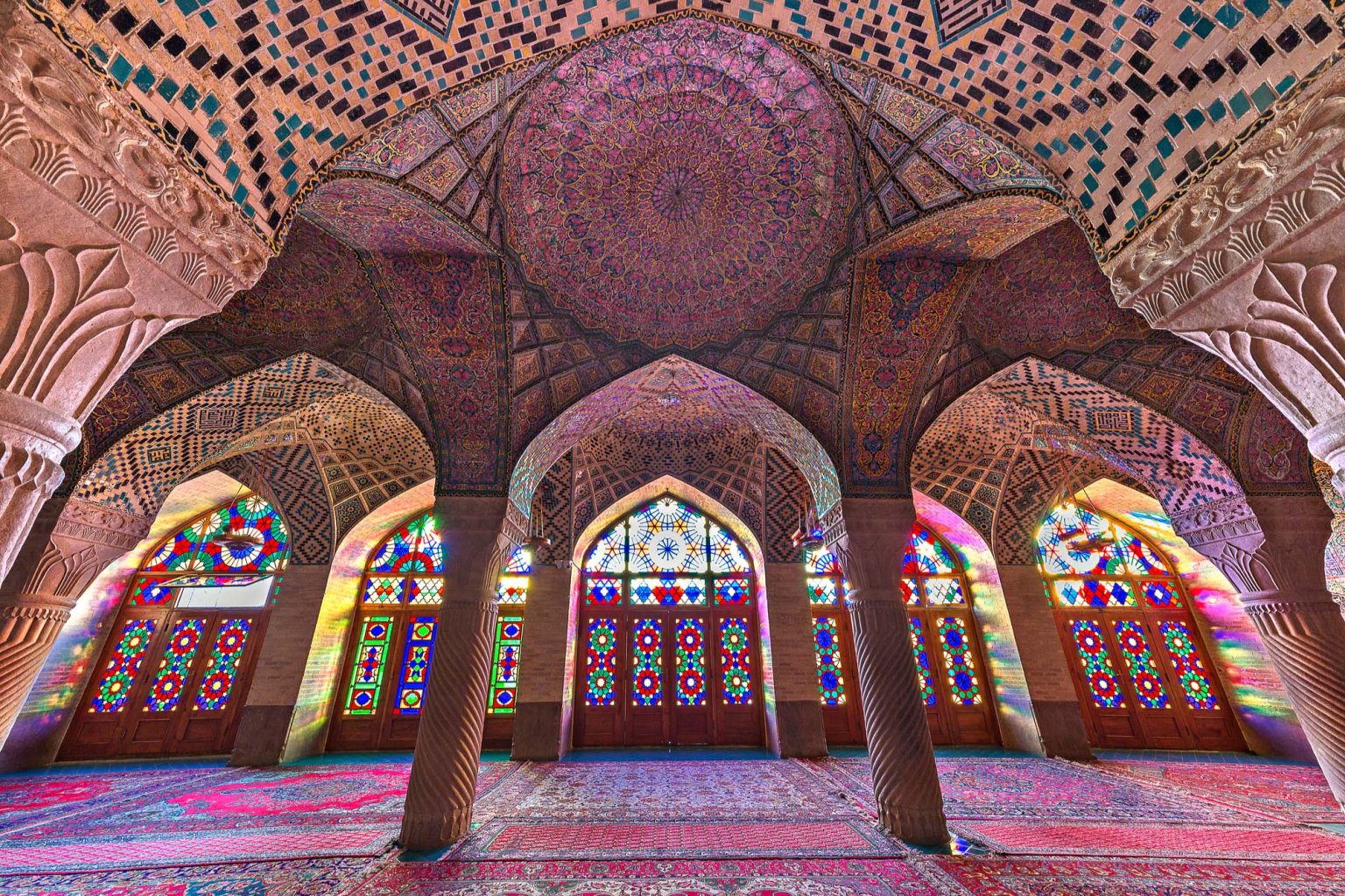 Here is One of World's Most Beautiful Mosques, with Its Whirling Colors ...
