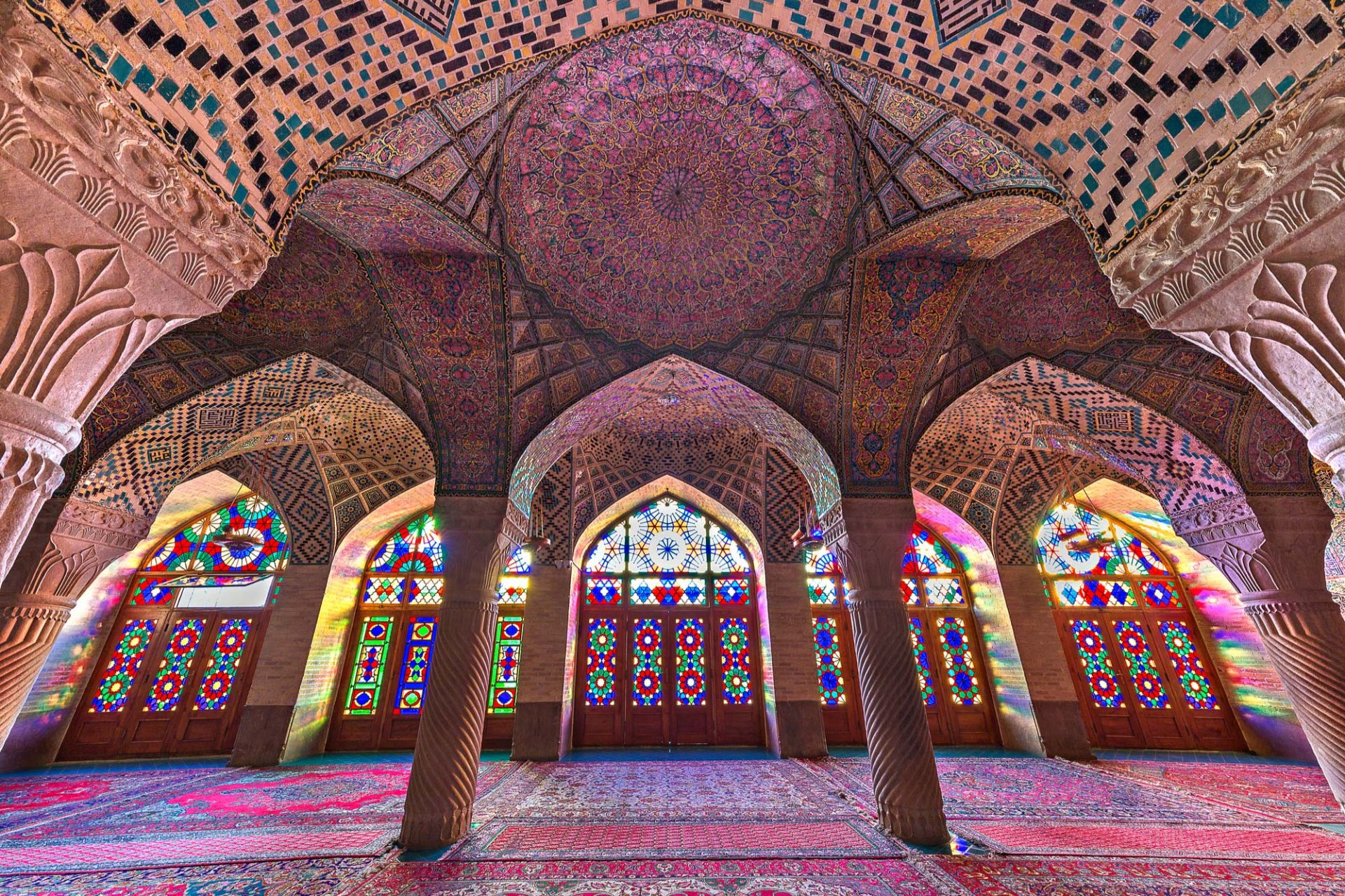 Here is One of World's Most Beautiful Mosques, with Its Whirling Colors ...