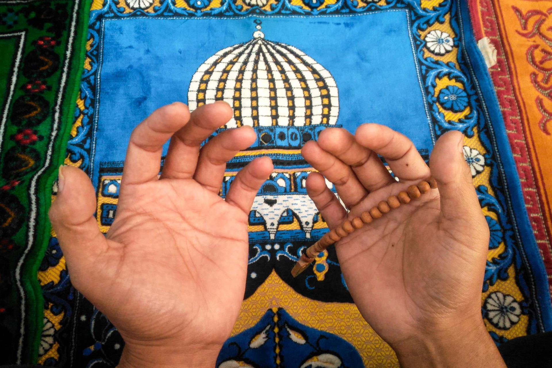 What to Say during the Pause of Friday Khutbah | About Islam