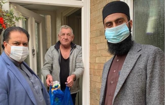 UK Imam Delivers Free Food to Neighbors | About Islam