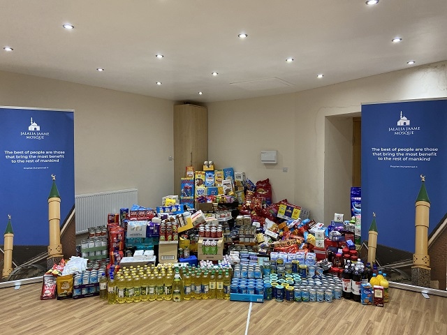Rochdale Mosque Collects Tonne of Food for Local Food Banks | About Islam