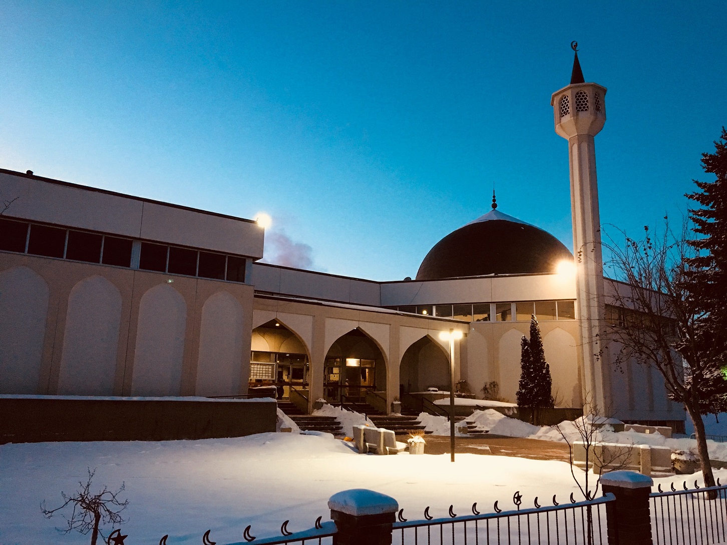 Edmonton Muslims Hand Out Free Meals, Care Kits on Xmas | About Islam