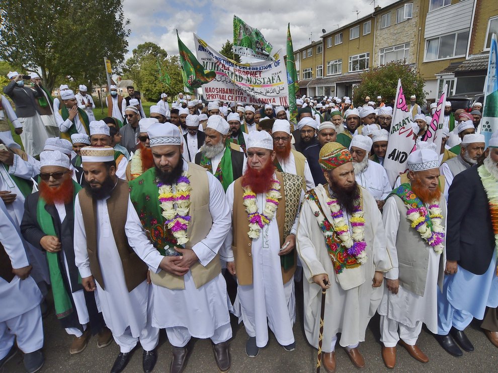 Muslims Parade in Peterborough to Celebrate Holy Days | About Islam