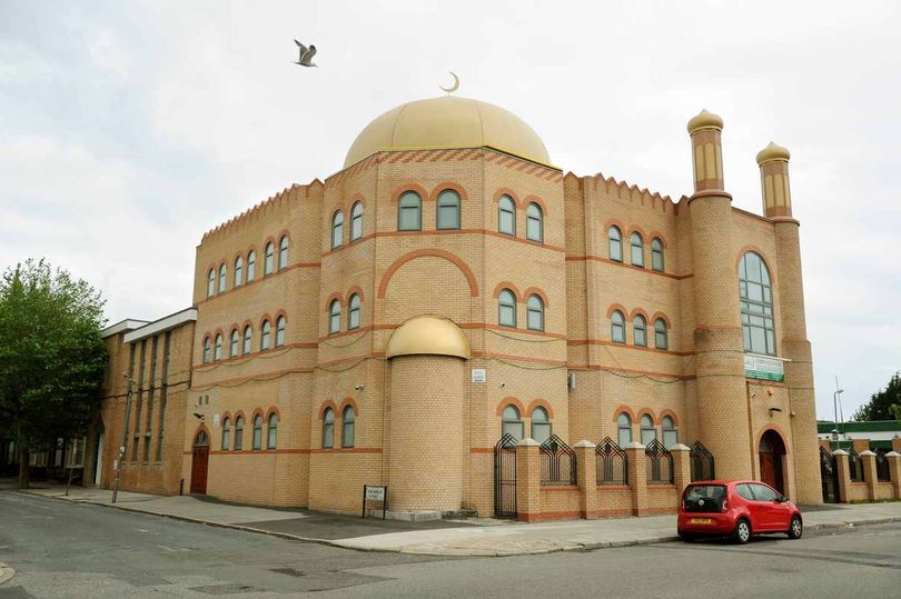 Liverpool Mosque Wins 2021 Award for Community Outreach | About Islam