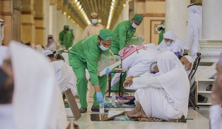 Grand Mosque's Mass Iftar Back after 2-Year Halt | About Islam