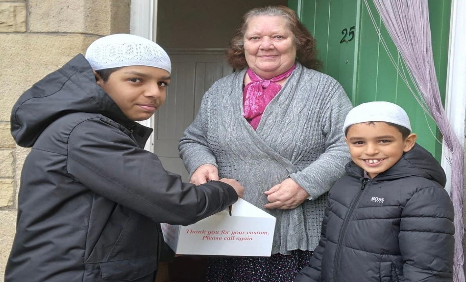 These Two Young Muslims Donate Meals to Elderly People | About Islam