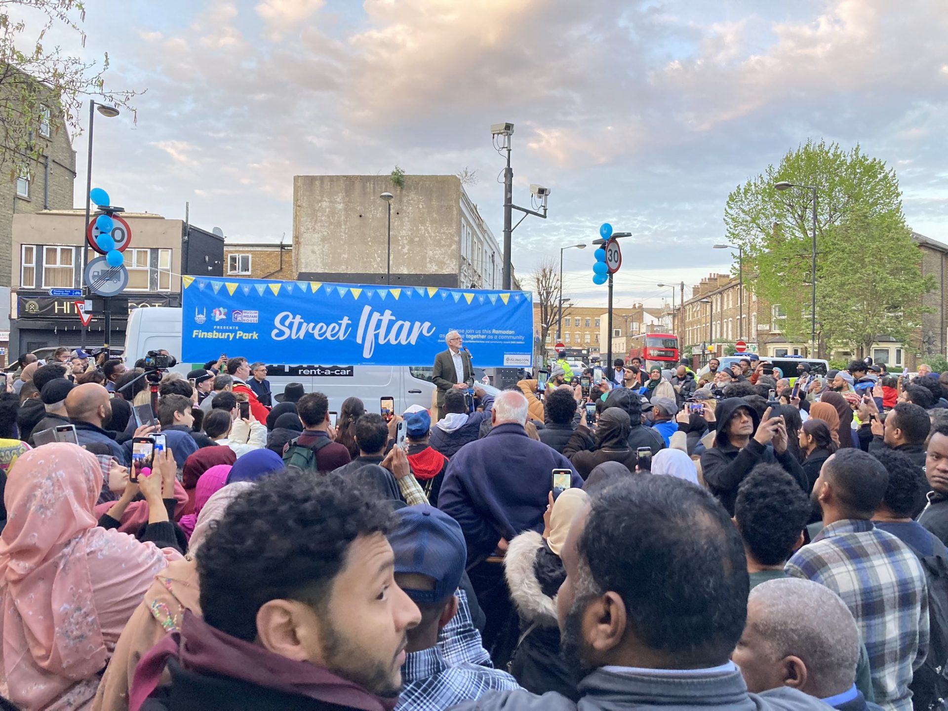 Hundreds Join Islamic Relief Community Street Iftar in London | About Islam