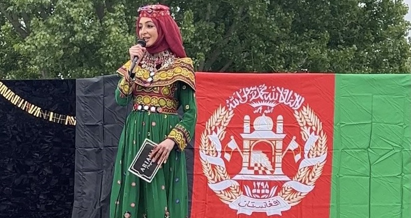 Thousands of Muslims Gather to Give Afghan Refugees Special `Eid ...