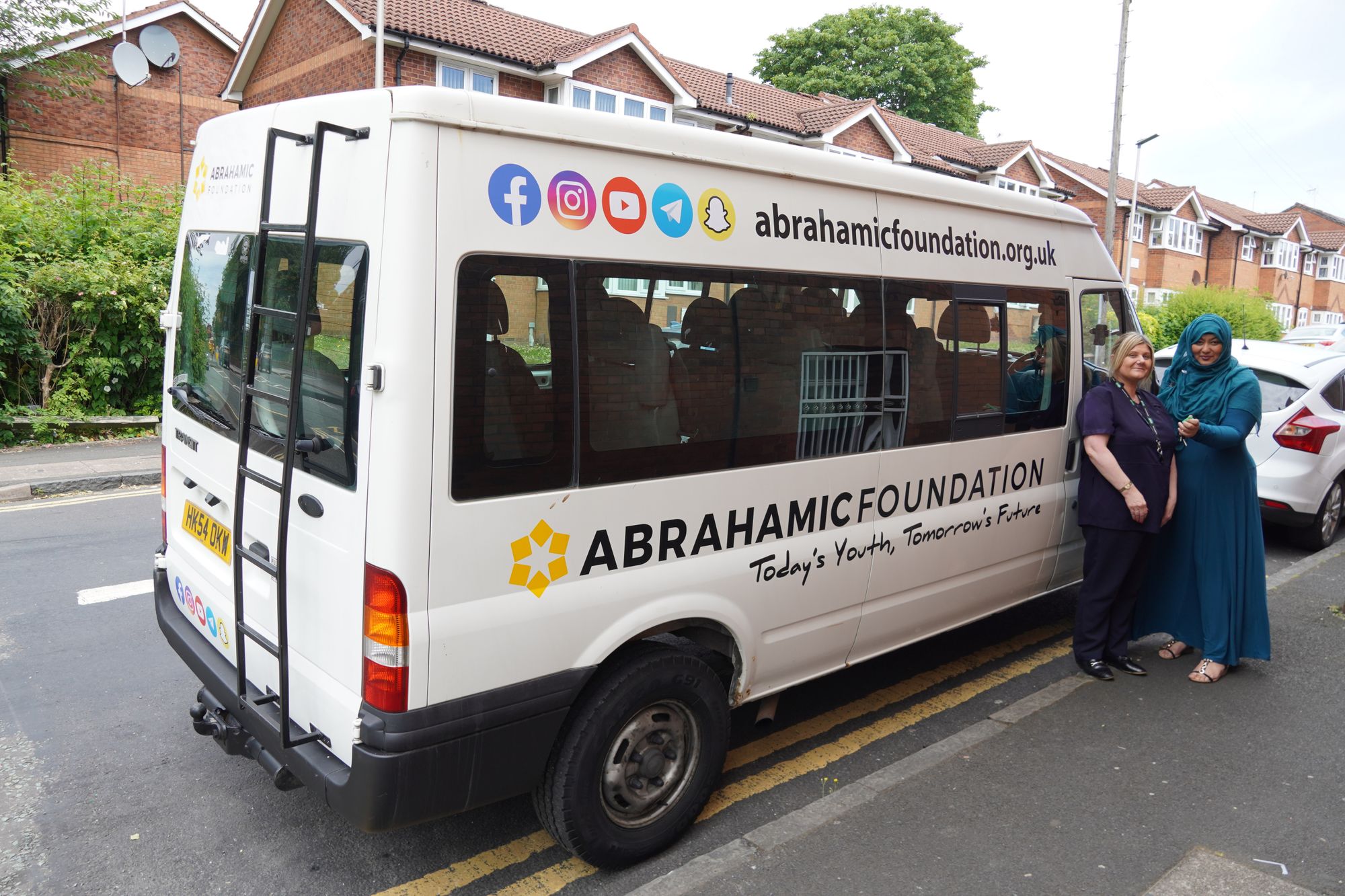 New Bus Helps Muslim Charity Outreach Effort | About Islam