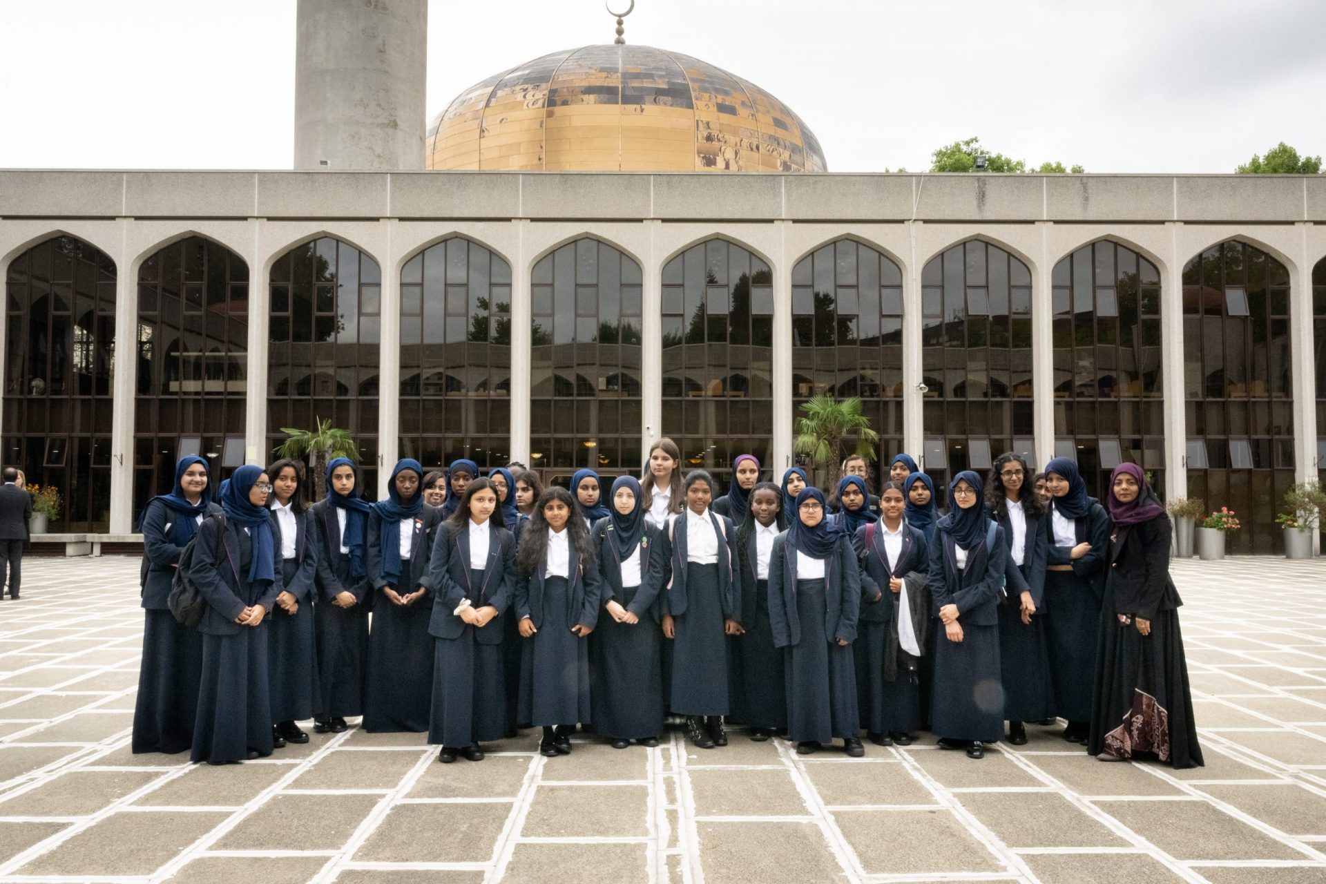 Muslims Sing 'God Save the King' in London Mosque | About Islam