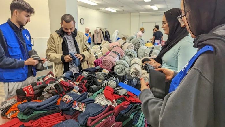 Canadian Muslims Pack Winter Kits for Needy | About Islam
