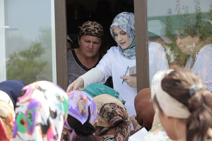 Helping Others as a Means of Self-Purification | About Islam