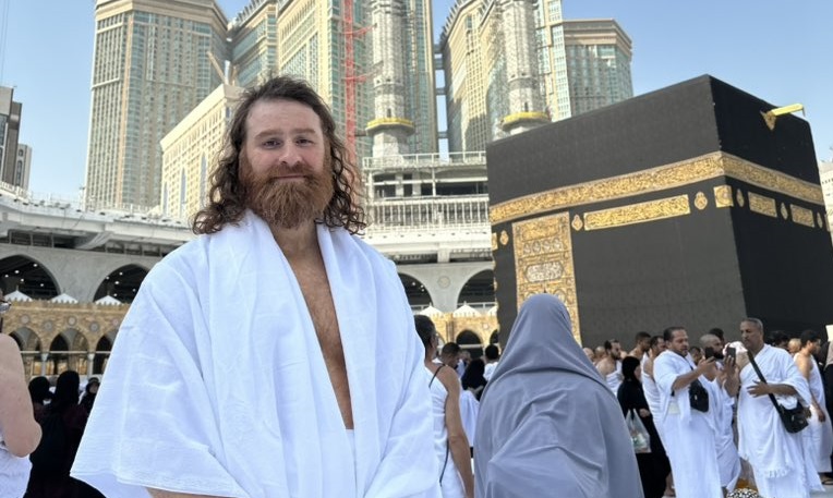 Canadian Muslim Wrestler Fulfills Umrah Dream | About Islam