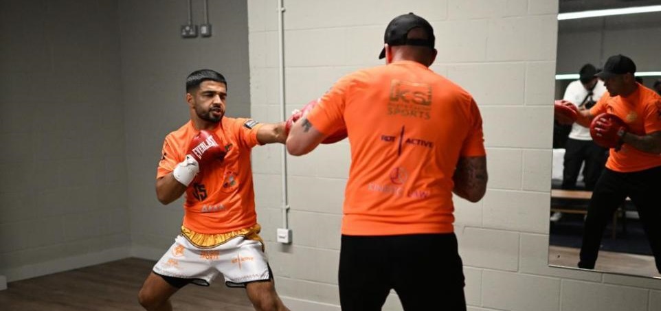 Drugs Plague in Oldham: Muslim Boxer Brings Hope to Youth | About Islam