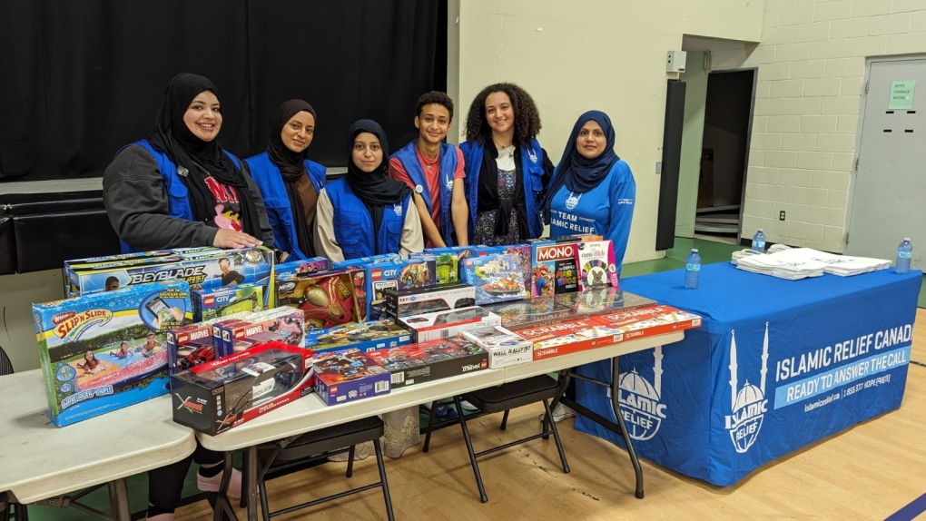 Islamic Relief Spreads `Eid Joy with Toy Drive in Ontario | About Islam