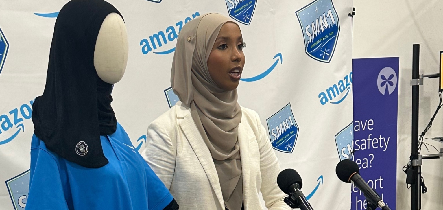 Amazon Provides Hijab for Muslim Workers in Minnesota Facility | About ...