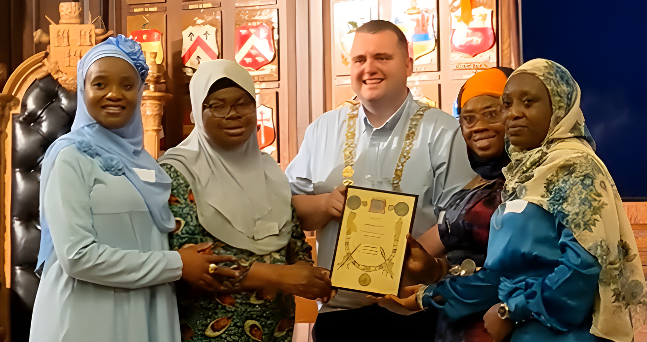 Dublin Lord Mayor Honors Muslim Women Charity | About Islam