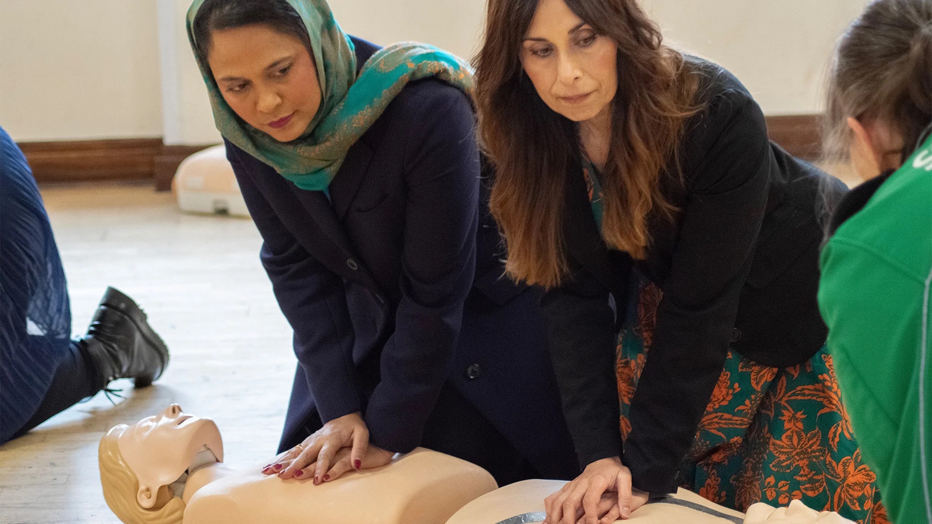 Losing Brother to Cardiac Arrest, Woman Trains Hundreds in Lifesaving Skills at London Mosque ...