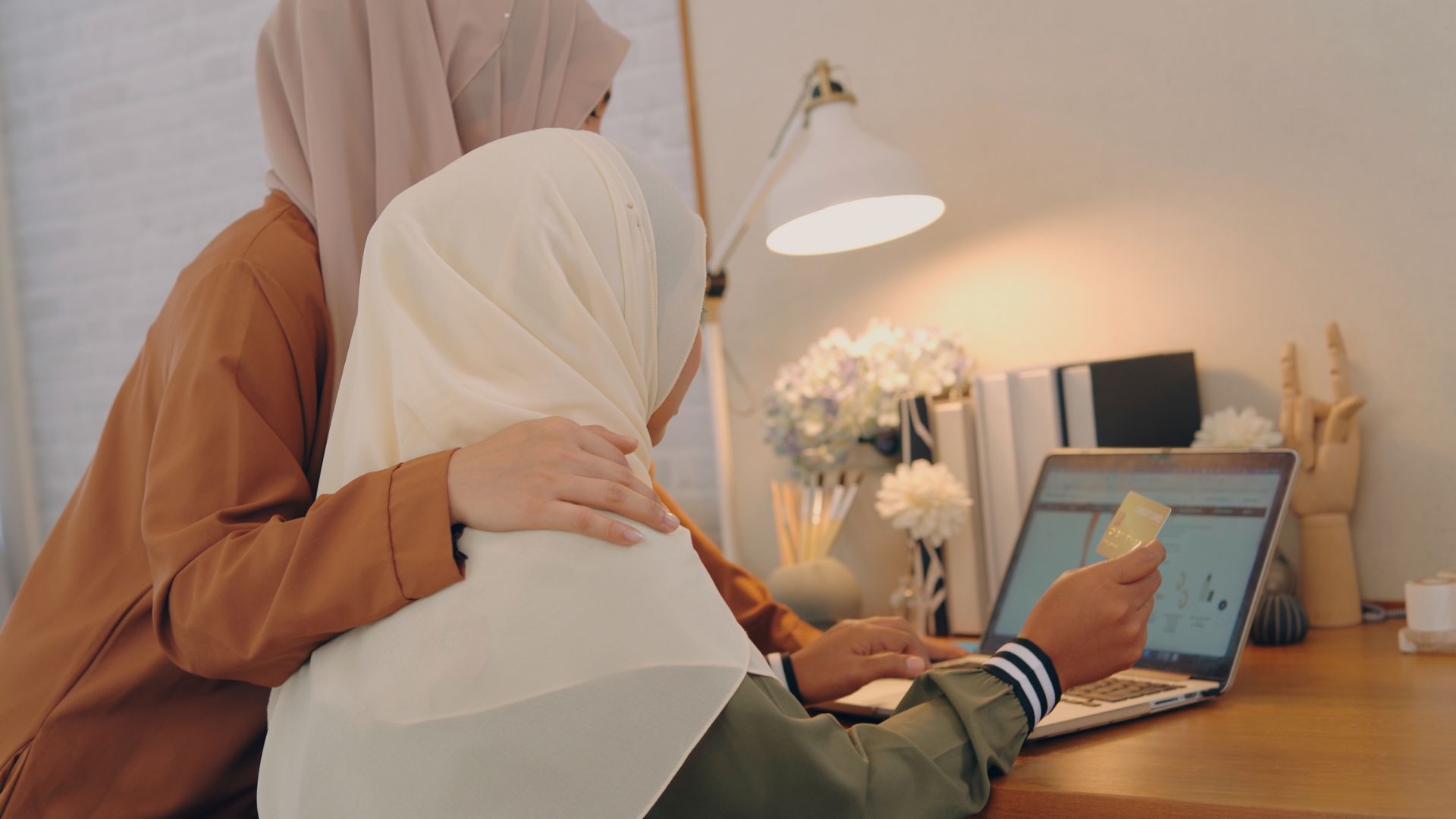 Muslim Women Between Work and Home: A New Perspective | About Islam