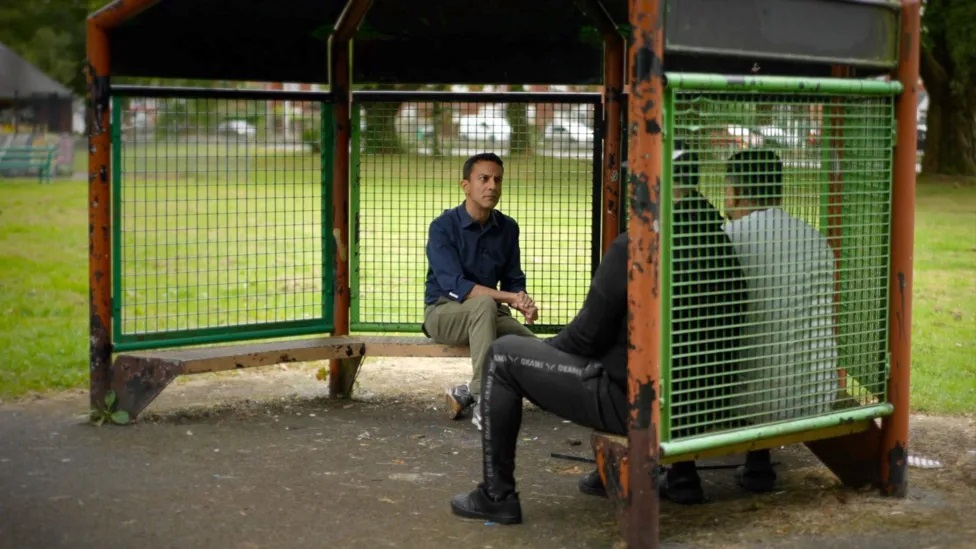 These Men Promise to Protect UK Mosques During Riots | About Islam